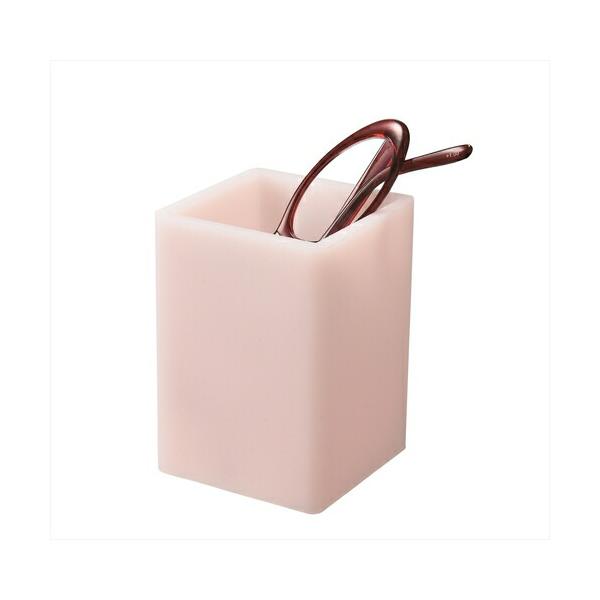 ●素材： シリコン●重量： 180g●内寸： W60×D60×H95mm●外寸： W70×D70×H100mm※蓄光素材なので光に当ててからでないと発光しません。※長期間圧迫した状態ですと変形する恐れがあります。※平らで安定した場所に置いて...