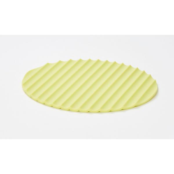 ●鍋つかみに、鍋敷きに、手にも器にも優しいシリコーンゴム素材。●熱に強く、滑りにくいシリコーンゴム製なので、つかむ、敷くという機能に優れています。●波型のフォルムが指先にフィットします。●食器洗い機対応。●カラー： グリーン●サイズ： 全幅...