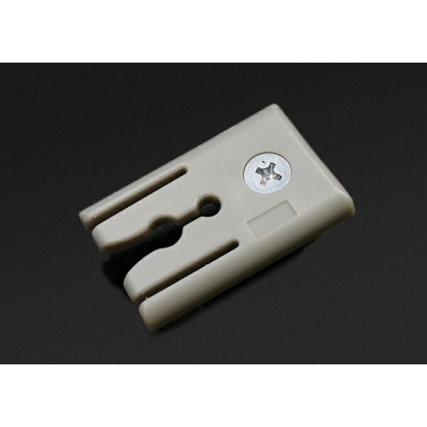 ●3枚連動引戸のカモイレールに取り付けるストッパーです。●取付可能製品期間： RIII・ハピア2013年4月〜現在●梱包内容： ストッパーブロック×1、固定ビス×1【メーカー名】DAIKEN（株）（旧 大建工業）【メーカー品番】PQKM3RSPB