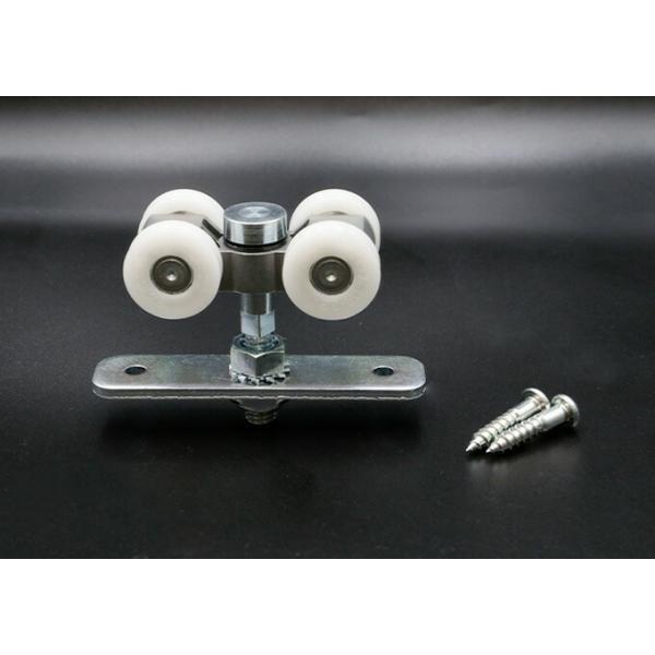 ●2010年11月 製造中止品のメンテナンス部材です。●ローリング式片開きドア専用部品です。●取付可能製品期間： RIII2000年11月〜2010年11月●梱包内容： 吊車×1、固定ビス×2【メーカー名】DAIKEN（株）（旧 大建工業）...