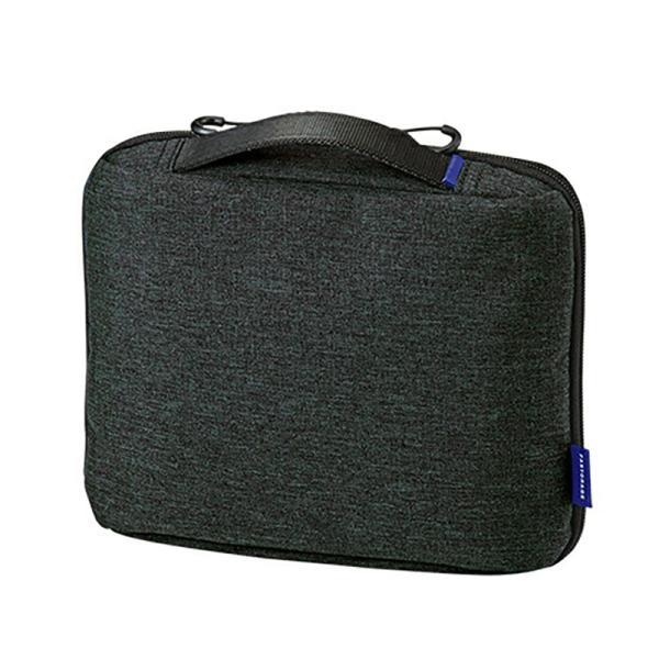 ●文具・ガジェットをコンパクトに収納！スマートに取り出し●強撥水生地で中身を水から守る●秒アクセスポケットで使いたいものがすばやく出せる●中が見えるメッシュポケット●引っ張りやすいファスナー引き手付●色： ブラック●本体サイズ： H175×...