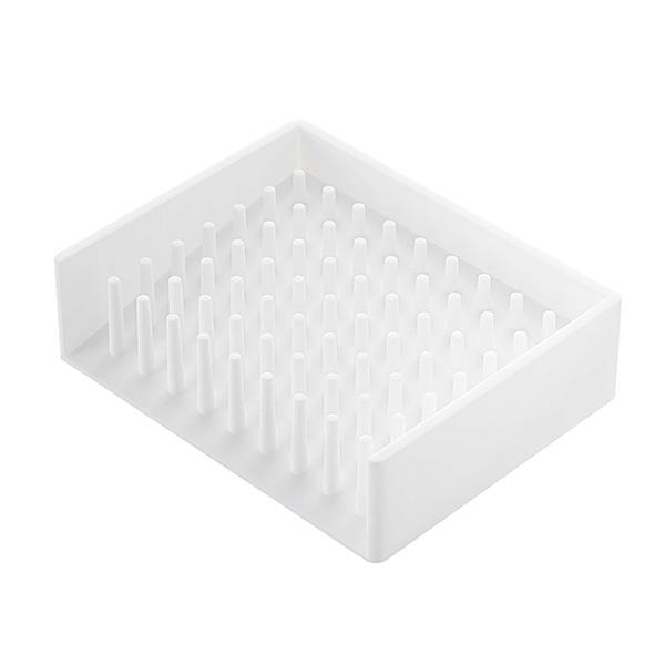 ●石鹸を点で支えるから水切れがよく、早く乾きます。●斜めの底で水がたまらず清潔。●石鹸がこぼれ落ちないように3方向に壁を設けています。●柔らかいシリコン製なので、お手入れも簡単です。●商品サイズ： 約11×8.5×3cm●商品重量： 約90...