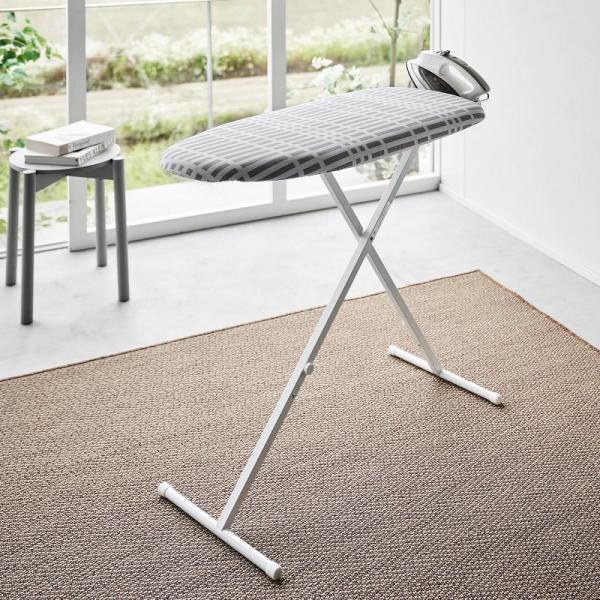 ●新開発の軽量構造がスタンド式に登場。●13段階の高さ調節機能付き。●広々天板に着せ掛けて一気にアイロン掛けができます。●スカートが奥まで入る「×脚」を採用。●まわし掛けがスムーズに。●使わないときはしまっておける便利なスライド式の置台。●...