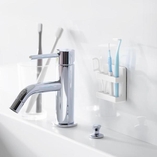 ●フィルムフックに掛けるだけの簡単取り付け！●歯間ブラシを乾きやすく衛生的に収納できるホルダーです。●商品サイズ： 本体:W6×D2.2×H6cm（フィルムフック含まず）、フィルムフック接着面:W6×H6cm●内寸サイズ： 収納部１つあたり...