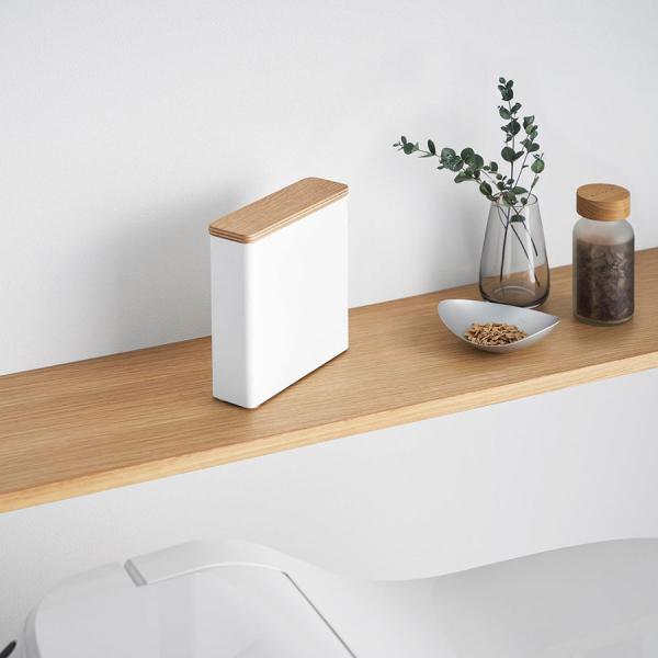 ●スリムタイプの生理用品やタンポンの収納にピッタリなサニタリー収納ケースです。●限られたトイレ空間でも場所を取らず、すっきり収納できます。●手の届く場所に置いておけば、必要なときにすぐ取り出せて便利。●仕切り付きなので種類ごとに分けて収納で...