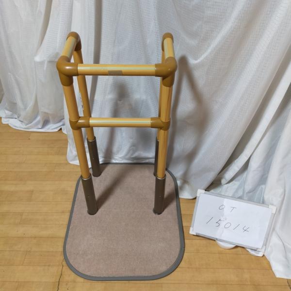 【メーカー】矢崎化工【名称/型式】たちあっぷ CKA-03　ベルト無し【機能/特徴】高さ調整3段階床面に置くだけの、簡単に設置できる手すりです。【サイズ】 ベース部：奥行60cm×幅50cm手すり部：幅35cm×高さ70・75・80cm重量...