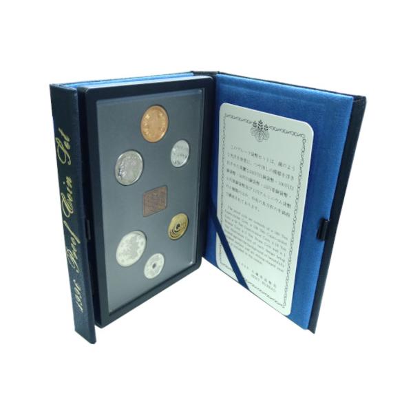 ◆通常プルーフ貨幣セット 平成8年 1996年年号：平成8年 (1996)年銘板図柄：桐額面：666円(平成8年銘の1円・5円・10円・50円・100円・500円の6種)状態：外箱に多少のシミやよれ・キズ等がありますが、貨幣セットはきれいな...