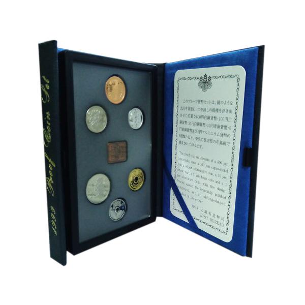 ◆通常プルーフ貨幣セット 平成11年 1999年年号：平成11年 (1999)年銘板図柄：桐額面：666円(平成11年銘の1円・5円・10円・50円・100円・500円の6種)状態：外箱に多少のシミやよれ・キズ等がありますが、貨幣セットはき...