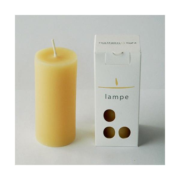 ○商品名:蜜蝋（ミツロウ）キャンドル　ランプ　1本入○特徴:情緒的な雰囲気をかもし出してくれるキャンドルです。炎の大きさは中くらい。長時間"明かり"が必要なときにうってつけ。ディナーテーブルにぴったり。○内容量サイズなど:幅4.5cm×高さ...