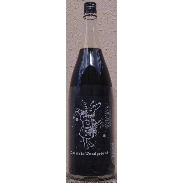 原材料・・・カシス、ブルーベリー、黒ぶどう果汁、黒文字、茶葉、 梅酒、日本酒、醸造アルコール、液糖、カラメル色素、酸味料、香料、甘味料（ステビア）、ナリンジン 容量・・・1800ml度数・・・8度※開栓後は要冷蔵