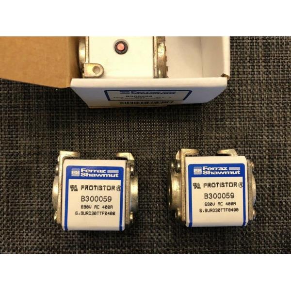 FERRAZ SHAWMUT Mersen  B300059  9 URD 30 TT F 0400 New Boxed  QTY 3Ferraz Shawmut Mersen B300059 9 URD 30 TT F 0400新しい箱入...