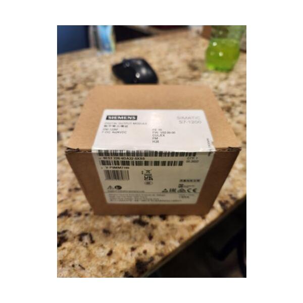 Siemens 1226f Failsafe Digital Output Module 6ES7226-6DA32-0XB0Siemens 1226f FailSafeデジタル出力モジュール6ES7226-6DA32-0XB0