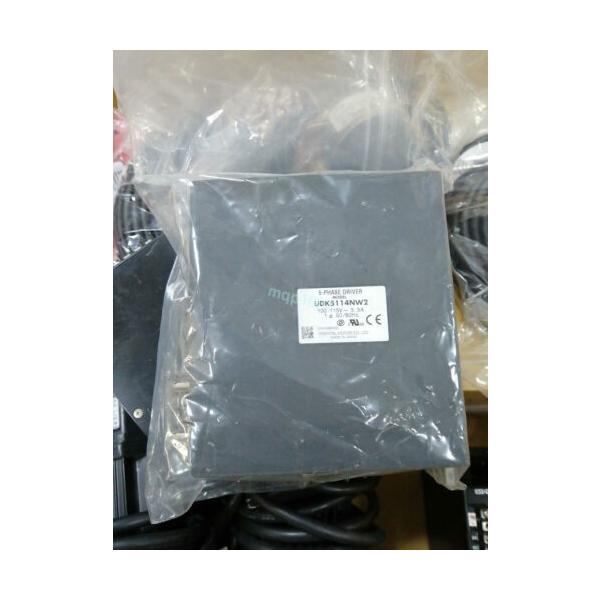 One New VEXTA UDK5114NW2 5-Phase Driver In Box1つの新しいVexta UDK5114NW2 5-Phase Driver in Box