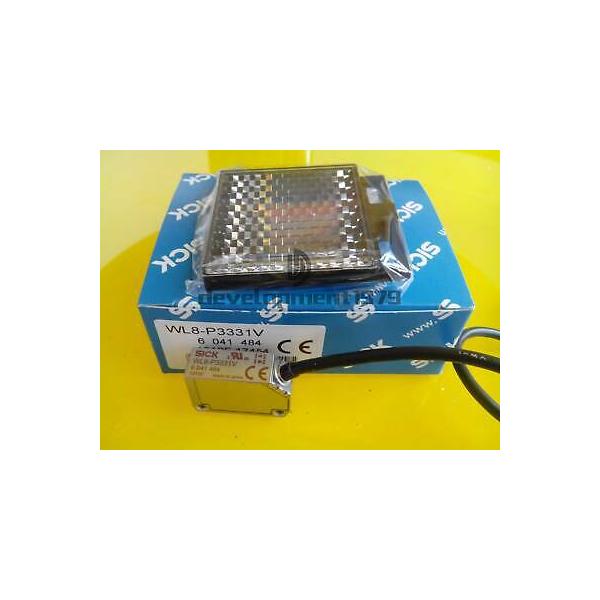 1PCS Neu SICK Lichtschranke Sensor WL8-P3331V IN Karton1PCS Neu SICK LICHTSCHRANKEセンサーWL8-P3331Vのカートン