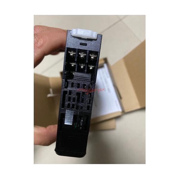 1PCS Neu Omron Temperatur Steuerung E5DC-QX2ASM-8221PCS Neu Omron気温Steuerung E5DC-QX2ASM-822