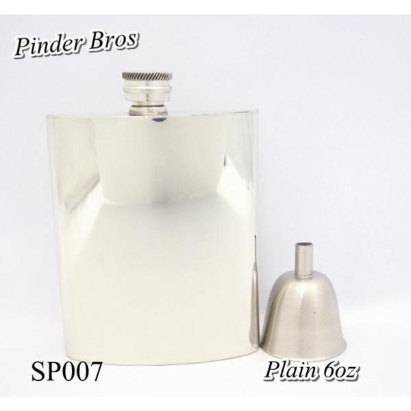 1877年創業の歴史ある英国ピンダーブロス社製のフラスコです。職人の手でひとつひとつ丁寧に作られています。男性、女性問わずお酒を美味しく飲みたい方に人気の錫器。シンプルでシーンを問わずお使いいただきやすいスキットルです。【 サイズ 】高さ（...