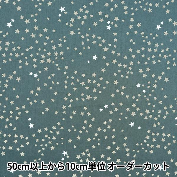 星空の美しさを思わせるタイムレスでエレガントなパターンの「ネビュレー」。1954年のリバティプリントにインスパイアされ、繊細にきらめく星々が魅惑的な空間と奥行きを生み出しています。散りばめられた星々が繰り返し描かれ、このデザインの軽やかで天...