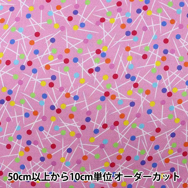 シーチングほどの厚みで手触りは比較的やわらかい、扱いやすい平織りの生地です。雑貨、小物、インテリアから服地まで幅広い用途におすすめです。[輸入 布 ソーイングボックス BENARTEX SEWING BOX PIN IT まち針 ピンク 桃...