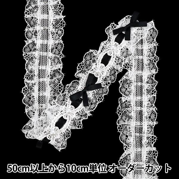 レースにサテンリボンを差し込んだ可愛らしい商品です。幅広なレースフリルと間のパールとリボンが更にかわいさを増しています。服飾や舞台などの衣装はもちろん、バッグや袋物、帽子、アクセサリー、インテリアなどのアレンジにもお使い頂けます。またぬいぐ...