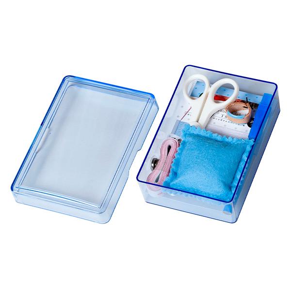 ミササ 『 トレミーソーイングセット６１０−５』 ブルー補修や緊急時に最適！サイズもコンパクト♪小さなケースの中に補修や緊急時に必要な道具が揃ったセットです。◆サイズ：Ｗ９０ＸＨ１２７ＸＤ４３ｍｍ◆セット内容：糸切はさみ・ニードルセット・ピ...