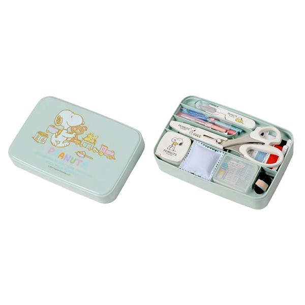 ワイドなうす型のケースに、20cmの裁ちはさみが入った充実のセット内容です。学校教材用として使用するだけでなく、お家用にあるととても便利です。持ち運び用、緊急補修用として、プレゼントにもおすすめいたします。[お裁縫セット 裁縫箱 ソーイング...