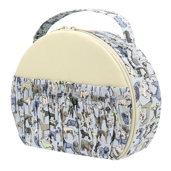 丸型の下1/3程をを平らにカットしたような半円トランクの形。丈夫でコンパクトな持ち手。旅行バッグやロッカースペースに収めやすい少し薄めのタテ型デザインです!上面、側面、下面ともに、しっかりした芯で型くずれしにくくフタの外側・内側ともにポケッ...