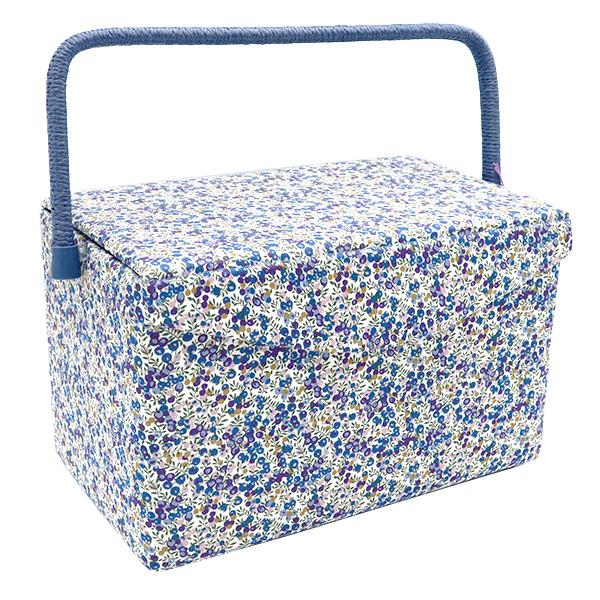 表地の下にキルト芯が入っており、ぷっくりとした気持ちの良い手触りです。機能も充実!フタの内側にはピンクッションとポケットが付いています。さらに内ブタは仕切りのついたプラスチックのトレーになっており小物整理に便利です。ソーイングボックスとして...