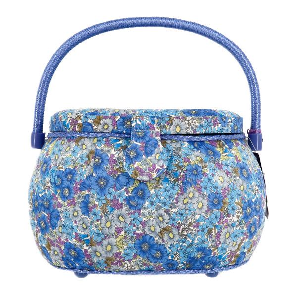 機能も充実!フタの内側にはピンクッションとポケットが付いています。さらに内ブタは仕切りのついたプラスチックのトレーになっており小物整理に便利です。ソーイングボックスとしてだけでなく、インテリアの小物入れとしても素敵です。[LIBERTY リ...