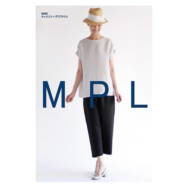 袖口のタックが肩ラインを柔らかく見せてくれる、ゆったりとした身幅、Tシャツのようにさっと着やすいブラウスです。プルオーバー、後ろボタンループ開き。[MSUN1050 Mパターン研究所 MPL サンプランニング Sun Planning パタ...