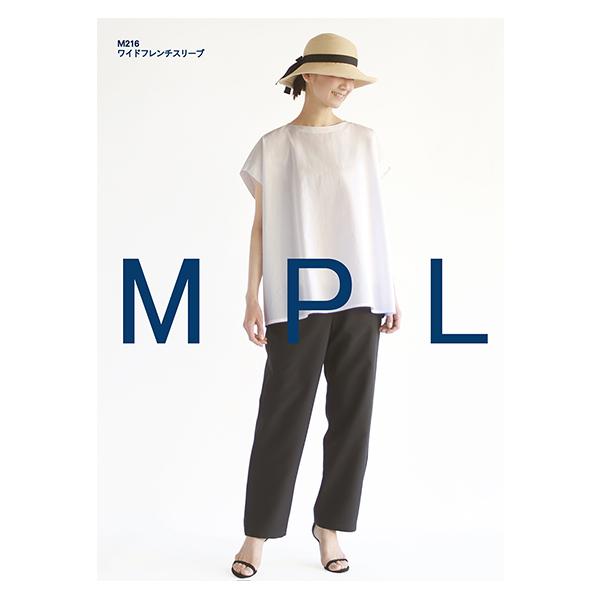 ワイドな肩幅のフレンチスリーブ、肩先がドロップして小さな袖になるデザイン。広い身幅にゆるやかフレアー入りのシルエット、ボートネックは横に広く浅めの衿ぐりライン。プルオーバー、後ろボタンループ開き。[MSUN1200 Mパターン研究所 MPL...