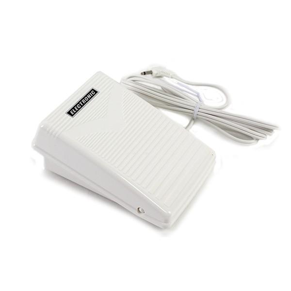 当社取り扱い当社掲載品のシンガー 電子ミシン（SC-300,CE-15,SC-100,SC-200,SY-180E）にお使い頂ける専用のフットコントローラーです。ミシンをお使いの際に、両手をフリーに使えるのでひとつあると大変便利です！※モデ...