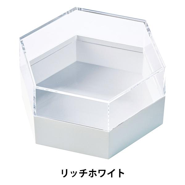 作業がしやすい真ん中から開けられるタイプのアクリルケースです。フェリーチェとは、イタリア語で「幸せ」。幸せのおすそ分けとして、ギフトアレンジにおすすめ。プリザーブドフラワーやドライフラワーを使ってアレンジをするだけでなく、リボンや布を使った...