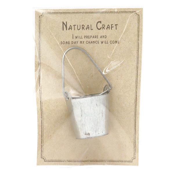 貼るだけで簡単に作れるミニチュアパーツです。お部屋に小さなインテリアを![手芸 材料 家 じょうろ ガーデン ホームデコ 装飾]◆サイズ:約22mm×直径 約27mm 持ち手 約28mm◆素材:鉄