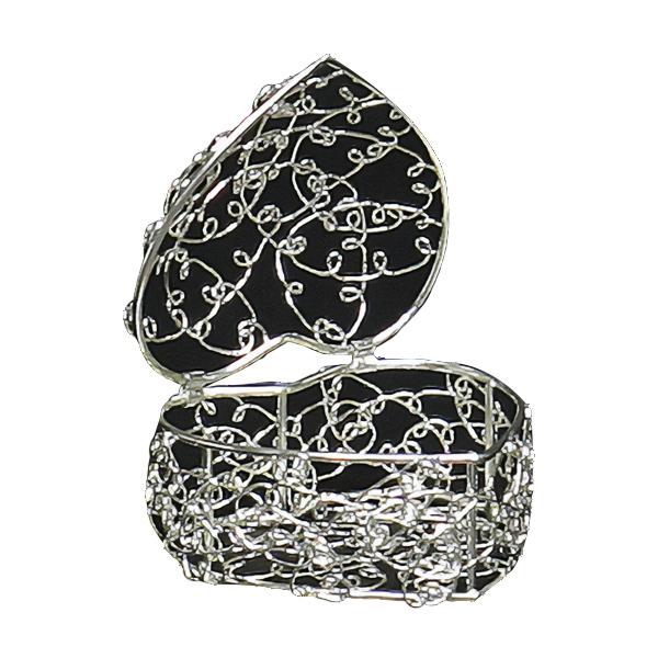 すずメッキのハート型蓋つきワイヤーバスケット、プリザーブドフラワーやアーティフィシャルフラワーのアレンジベースとしてご使用いただけます。キャンデーやお菓子を入れてのギフト用容器としても最適です。バレンタイン・ホワイトデーでは大活躍です。[フ...