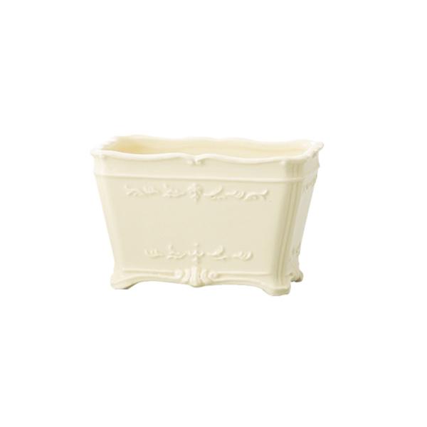 繊細なレリーフと脚付きの形状がフェミニンなアレンジベースです。[フラワーベース フラワーアレンジメント 花資材 花器 花瓶 器 コンポート 陶器 IVORY]◆サイズ:長さ10cm×幅6cm×高さ6.5cm◆素材:陶器◆生産国:中国