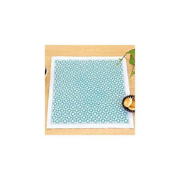 「一目刺し」とは、刺し子の技法のひとつで、一定の針目で縦、横、斜めと同じ方向を順に刺していく技法です。コースターやふきんなど、身近なものから刺し子を取り入れて、日々の暮らしに彩りを添えてみませんか。◆初級者向き◆出来上がりサイズ（約）：縦3...