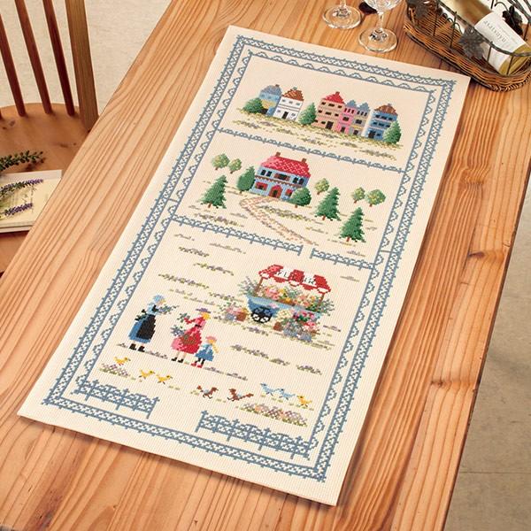 オノエ・メグミ 刺繍キットシリーズ 1198タウン＆カントリーの素敵な風景テーブルセンター街の風景◆サイズ：約 縦80×横40cm◆キット内容：刺繍糸、刺繍布、クロスステッチ針、カラー図案付説明書◆難易度：中〜上級◆ご用意いただく物：縫い糸...