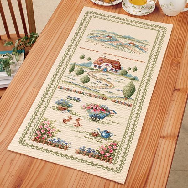 オノエ・メグミ 刺繍キットシリーズ 1199タウン＆カントリーの素敵な風景テーブルセンター田舎の風景◆サイズ：約 縦80×横40cm◆キット内容：刺繍糸、刺繍布、クロスステッチ針、カラー図案付説明書◆難易度：中〜上級◆ご用意いただく物：縫い...