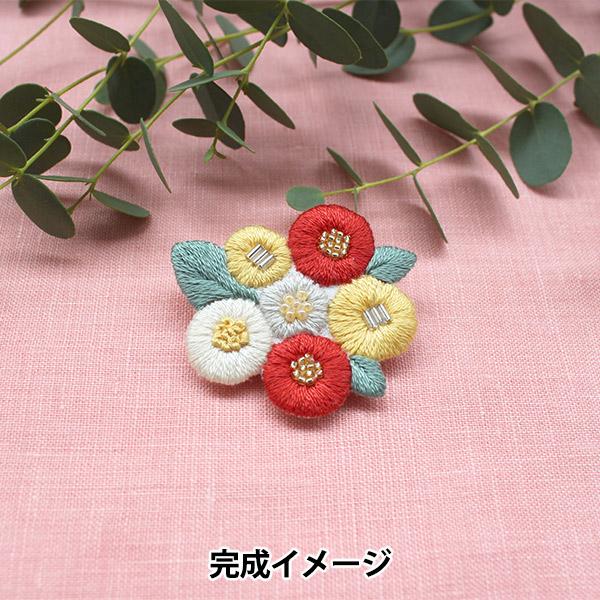 k.omono - コモノ -  ぬくもりを感じる作風が人気の刺しゅう作家さんのデザイン。カラフルな丸いお花が集まって、にぎやかなブーケができあがりました。胸元に、カラフルなブーケを携えておでかけしてみませんか?簡単なステッチだけで仕上がる...