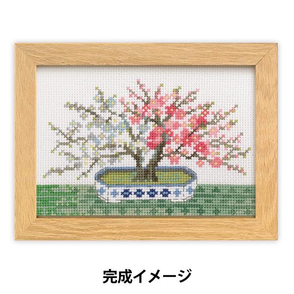 クロス・ステッチキット「12ヵ月シリーズ」。『12ヵ月のBONSAI』は1月から12月までそれぞれ季節に合わせた樹木の「盆栽」をテーマとしたシリーズです。壁掛け・スタンド兼用できる専用フレーム付で完成後すぐに飾ってお楽しみいただけます。※キ...