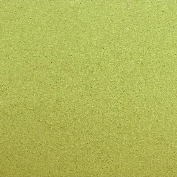 四方耳付きで単色に染められています。和紙人形やちぎり絵等に適してます。ロットにより多少色が違います。[和紙 ちぎり絵 クラフト紙 楮 グリーン 緑]◆サイズ:約67.0cm×99.0cm◆素材:楮◆色:緑系