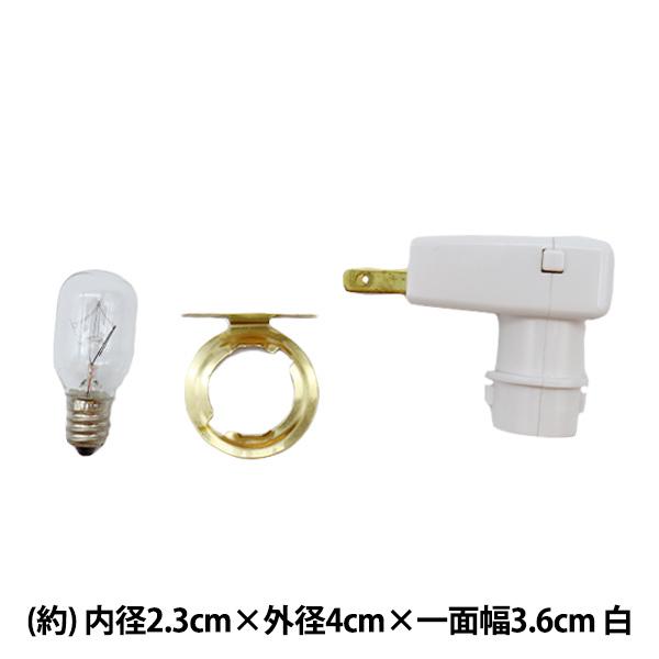 廊下などのコンセントに差し込み、足元を照らすコンセントライトです。常夜灯としてもお使いいただけます。お好きなランプシェードやナイトライトグラス、ステンドグラス作品などをかぶせてご利用頂けます。手軽にナイトランプを取り入れて、素敵なインテリア...