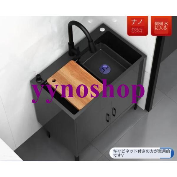 こちらのキッチンシンクは、多くの場面で活躍する優れた製品です。流し台として、キッチンでの食器洗いや食材の洗浄に最適です。家庭用として使用する場合は、日常の炊事作業をスムーズに進めることができ、シンク自体の使い勝手が非常に良いです。?業務用厨...