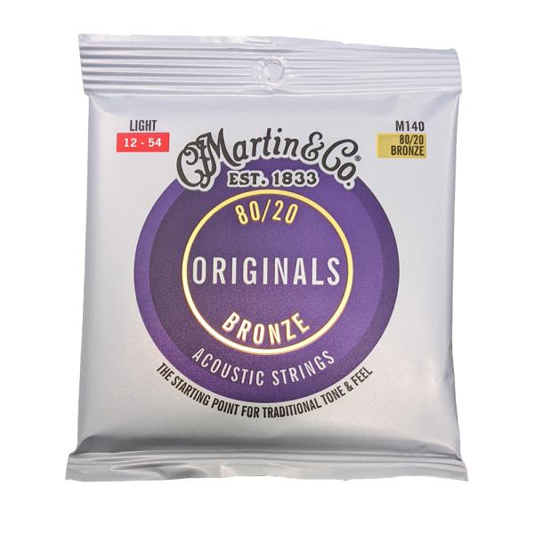 伝統の80/20ブロンズ アコースティックギター弦。深みのある豊かな低音とクリアで明るい高音。マーティンストリングスの確かなサウンドとクオリティ。M140 Lightゲージ： .012, .016, .025, .032, .042, .054