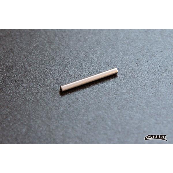 多くの車両で使えるフロートピンです。 錆びに強いステンレス製。この部品が錆びるとフロートの動きが悪くなり、オーバーフローやガソリン不足などの影響が出ます。10年落ち以上の古い車両はOHのついでに交換しておいたほうが安心です。 【サイズ】 線...