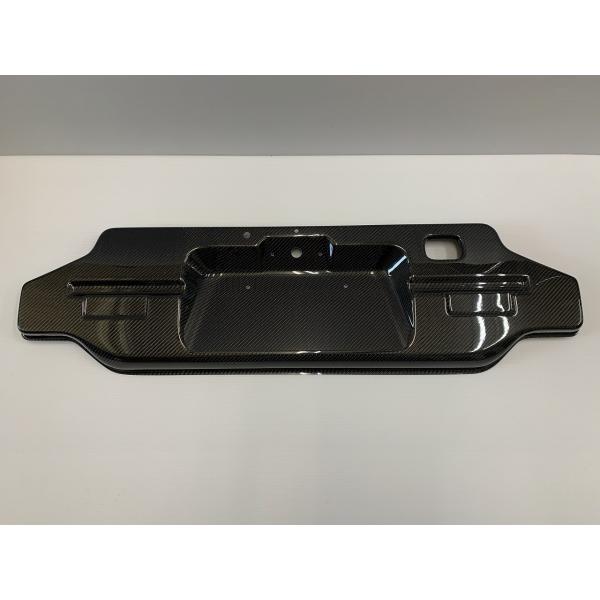 [適合機種]サンバー年式：H14年９月以降型式：TT1 TT2[取付方法]ナンバープレート、ナンバー灯、クッションゴム3個を取り外し、両面テープを使用しないでカーボンカバーを純正フードに被せるタイプのカバーです。[商品内容]商品数量：1素材...