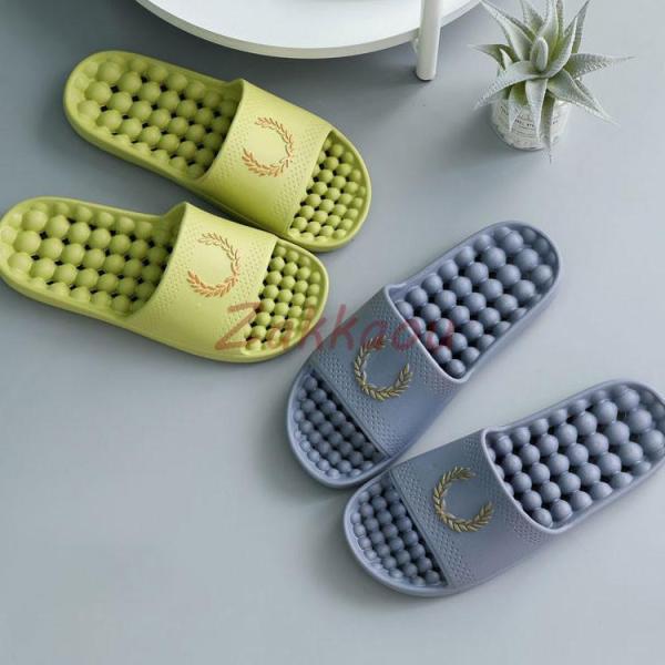 ■ 品名：健康サンダル■ 素材：EVA■ スタイル：自宅用/お風呂■ カラー：全8色■ サイズ：35-45■ 季節：春/夏/秋検索ワード：健康サンダル 健康スリッパ ツボ押し つぼ押し こり コリ ギフト 敬老の日 贈り物 グッズ ボディポ...