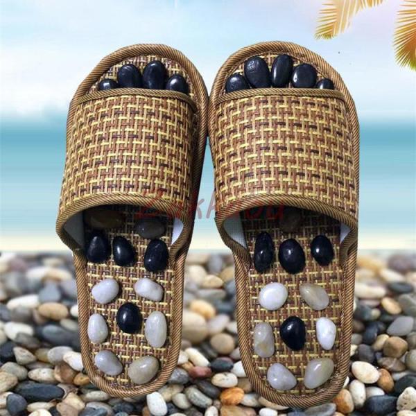 ■ 品名：健康サンダル■ 素材：アッパー:籐+石  ソール:EVA■ スタイル：自宅用/お風呂■ カラー：A■ サイズ：37-45■ 季節：春/夏/秋検索ワード：健康サンダル 健康スリッパ ツボ押し つぼ押し こり コリ ギフト 敬老の日 ...