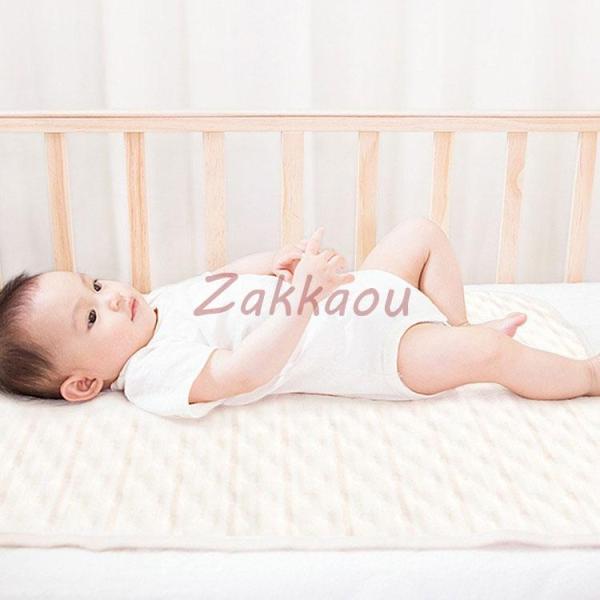 ■ 品名：ベビーマット■ 素材：正面：綿  中間層: ポリウレタン  ポリエステル  裏側:バンブーファブリック80%  ポリエステル20%■ カラー：全1色■ サイズ：写真参考■ 季節：春 夏 秋 冬 人気検索キーワード：ベビー おむつ替...