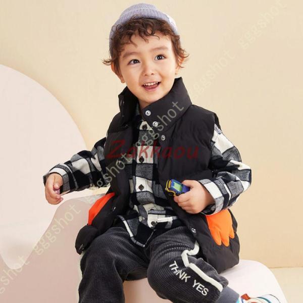 すっきりシルエットで可愛い。袖がないので子ども動きやすい。腕まわりがもたつかず自由に動かせるので、子供も体を動かしやすく元気に動き回れますよ。肌触りの良いフェイクファー素材で寒い時期でも暖かく防寒！パッと目をひくデザインで人気者に前開きデザ...